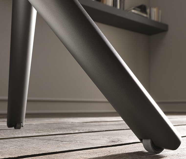 Levante coffee table turning into a dining table. | Ciat Design